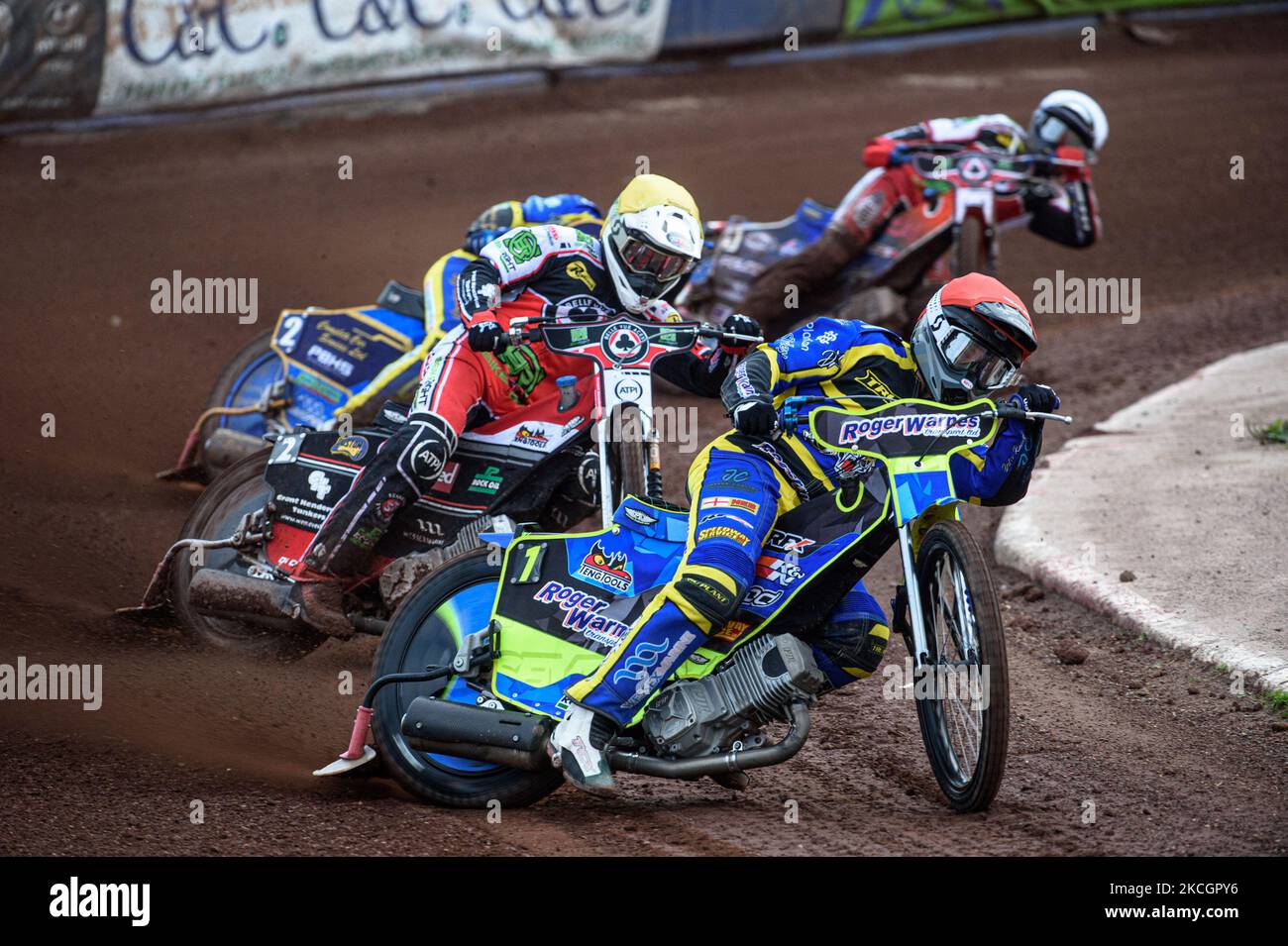 Troy Batchelor (Rot) führt Richie Worrall (Gelb) mit Kyle Howarth (Blau ...