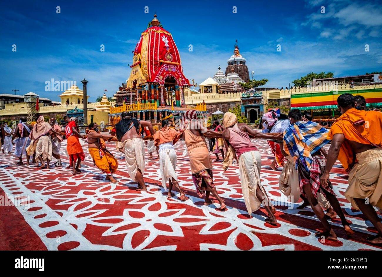 Polizeipersonal wird auf der Wagenstraße gesehen, als traditionelle ...