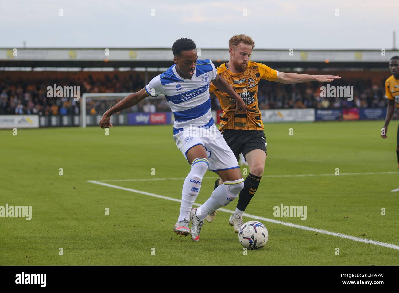 Qprs chris willock greift an -Fotos und -Bildmaterial in hoher ...