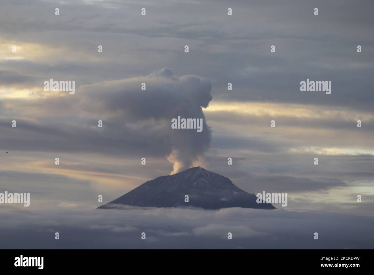 Wasser in seinem dampfzustand -Fotos und -Bildmaterial in hoher ...