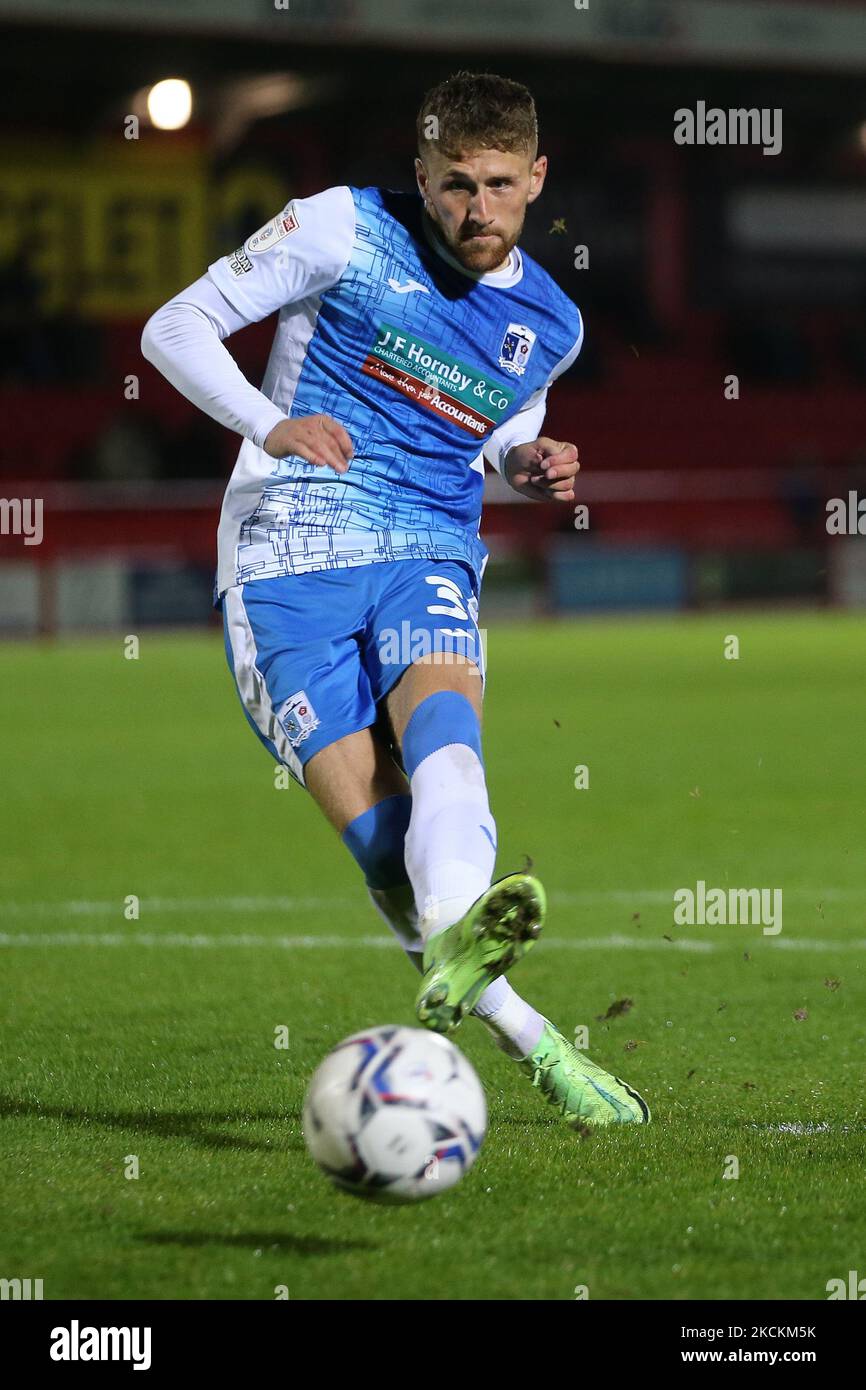 Barrows Patrick Brough punktet beim Schießen nach dem Spiel der EFL ...
