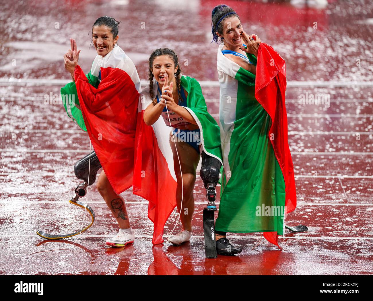 Silbermedaillengewinnerin Martina Caironi vom Team Italy, rechts ...