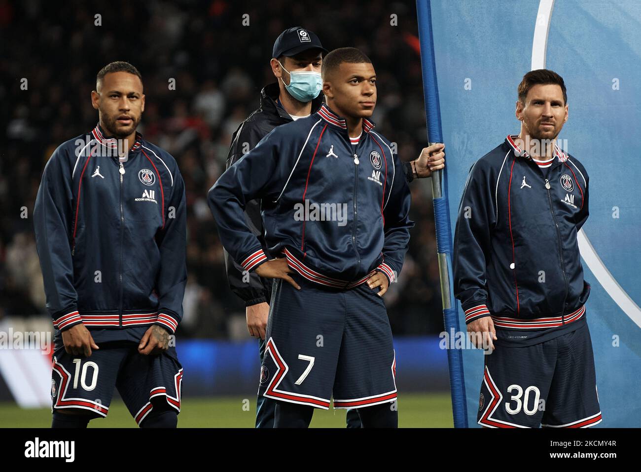 Kylian mbappe lionel messi -Fotos und -Bildmaterial in hoher Auflösung ...