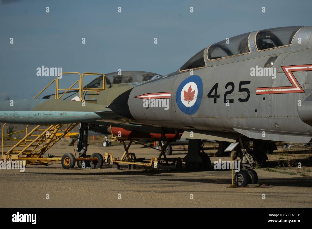McDonnell Douglas CF-101 Voodoo und Avro Canada CF-100 Canuck vor dem ...