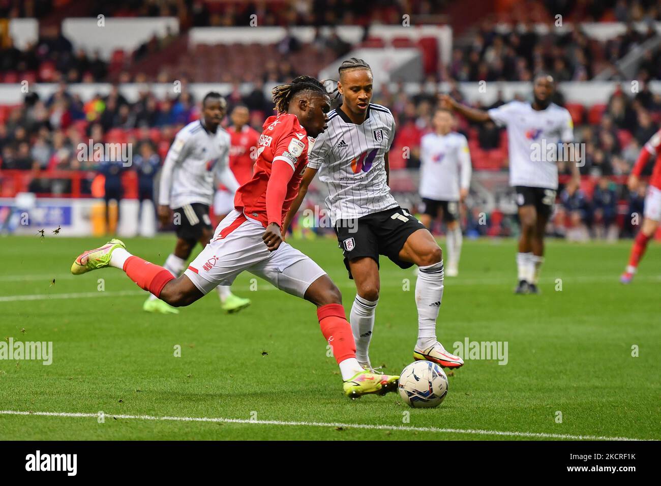 Alex Mighen von Nottingham Forest stellt sich beim Sky Bet Championship ...