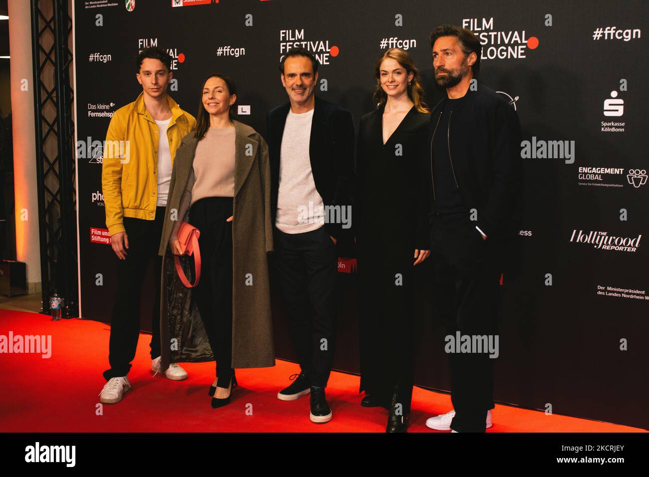 Der Schauspieler Jonathan Berlin und Benjamin Sadler sowie die ...