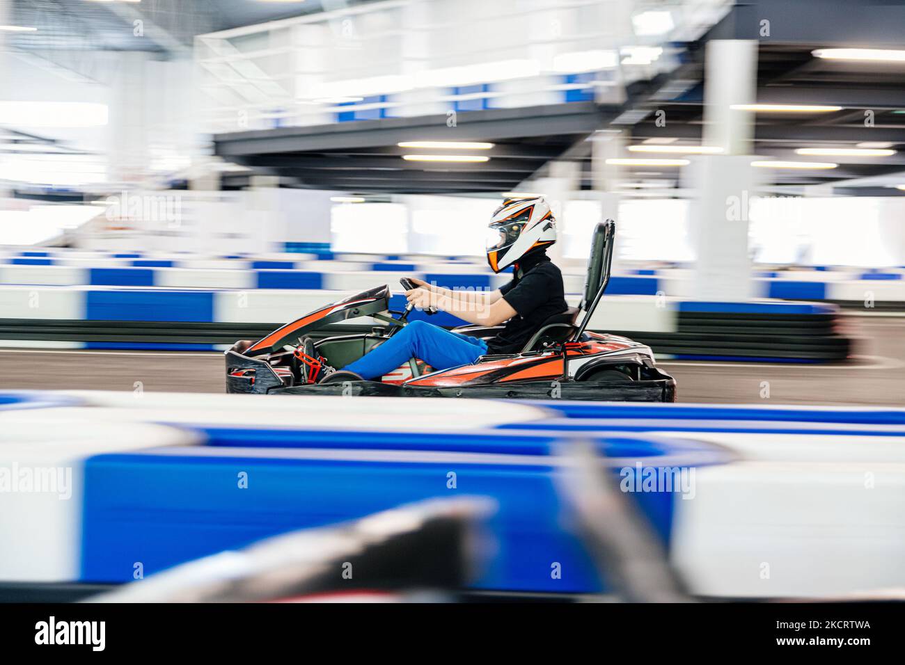Fahrer in einem go kart -Fotos und -Bildmaterial in hoher Auflösung – Alamy