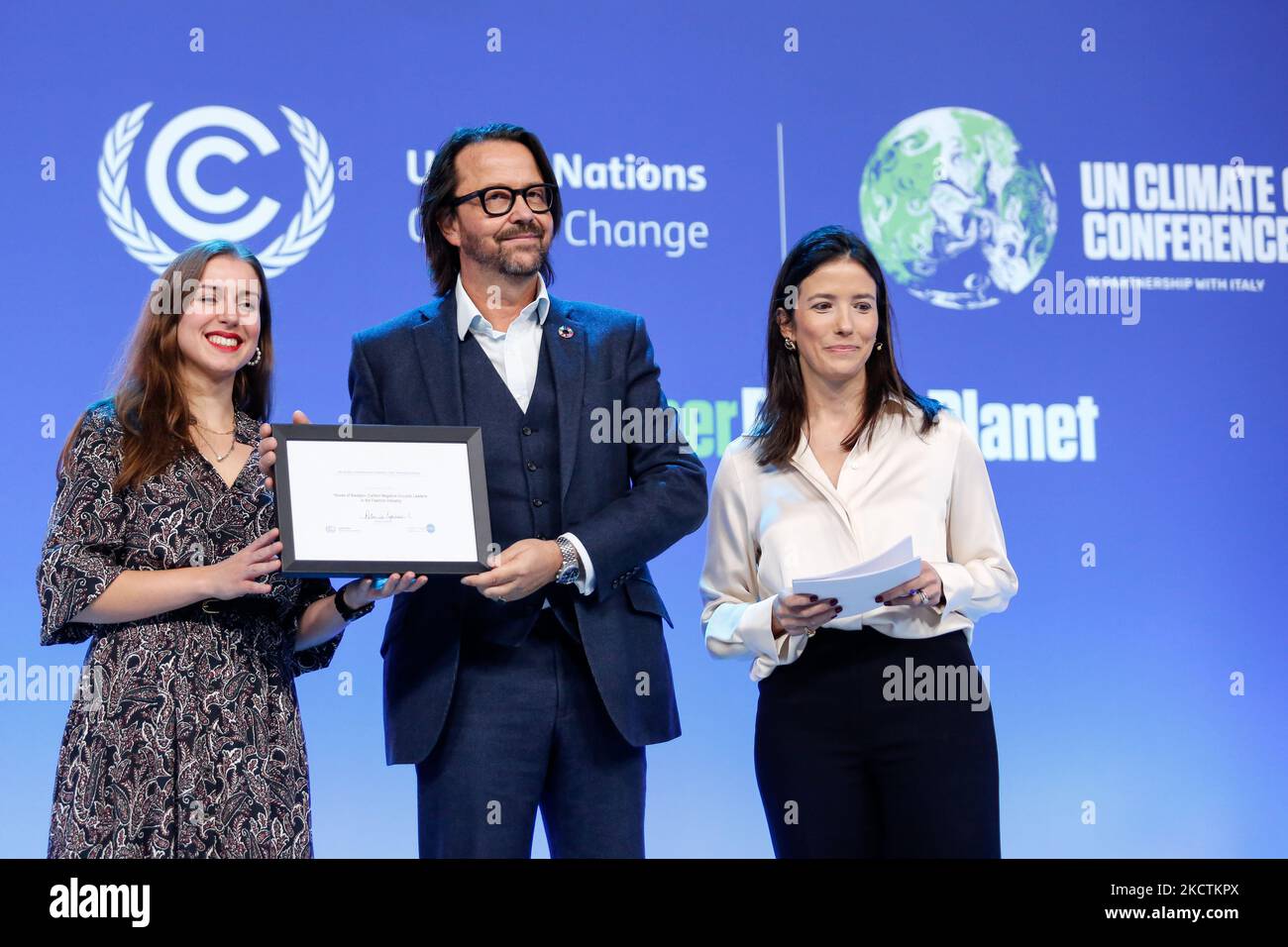 Vertreter des britischen House of Baukjen erhalten während der Verleihung der UN Global Climate ...