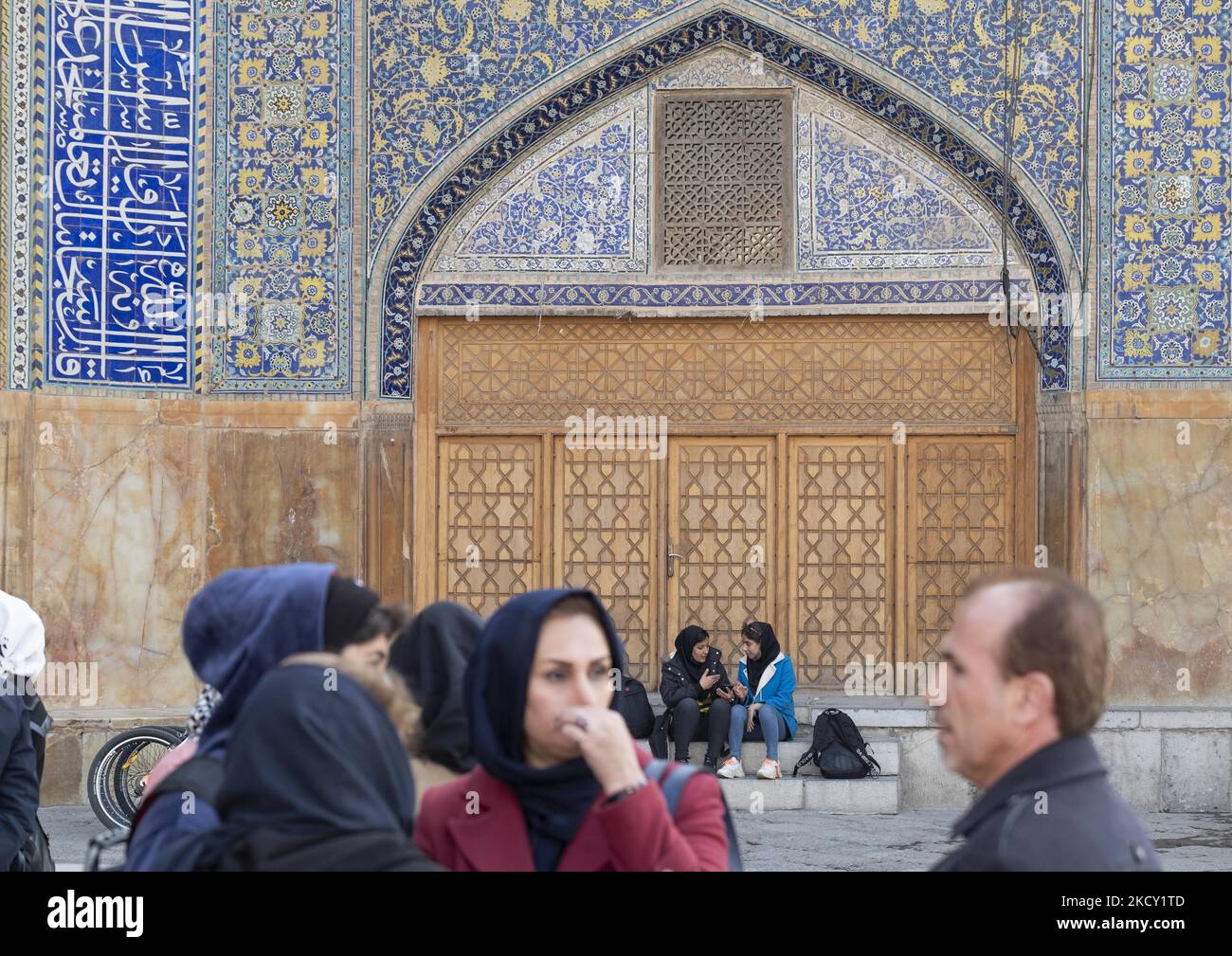 Die Iraner besuchen am 14. Dezember 2021 nach dem Ausbruch des neuen ...