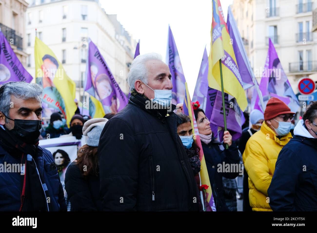 In der Mitte des Fotos befindet sich der Bruder von Sakine Cansiz ...
