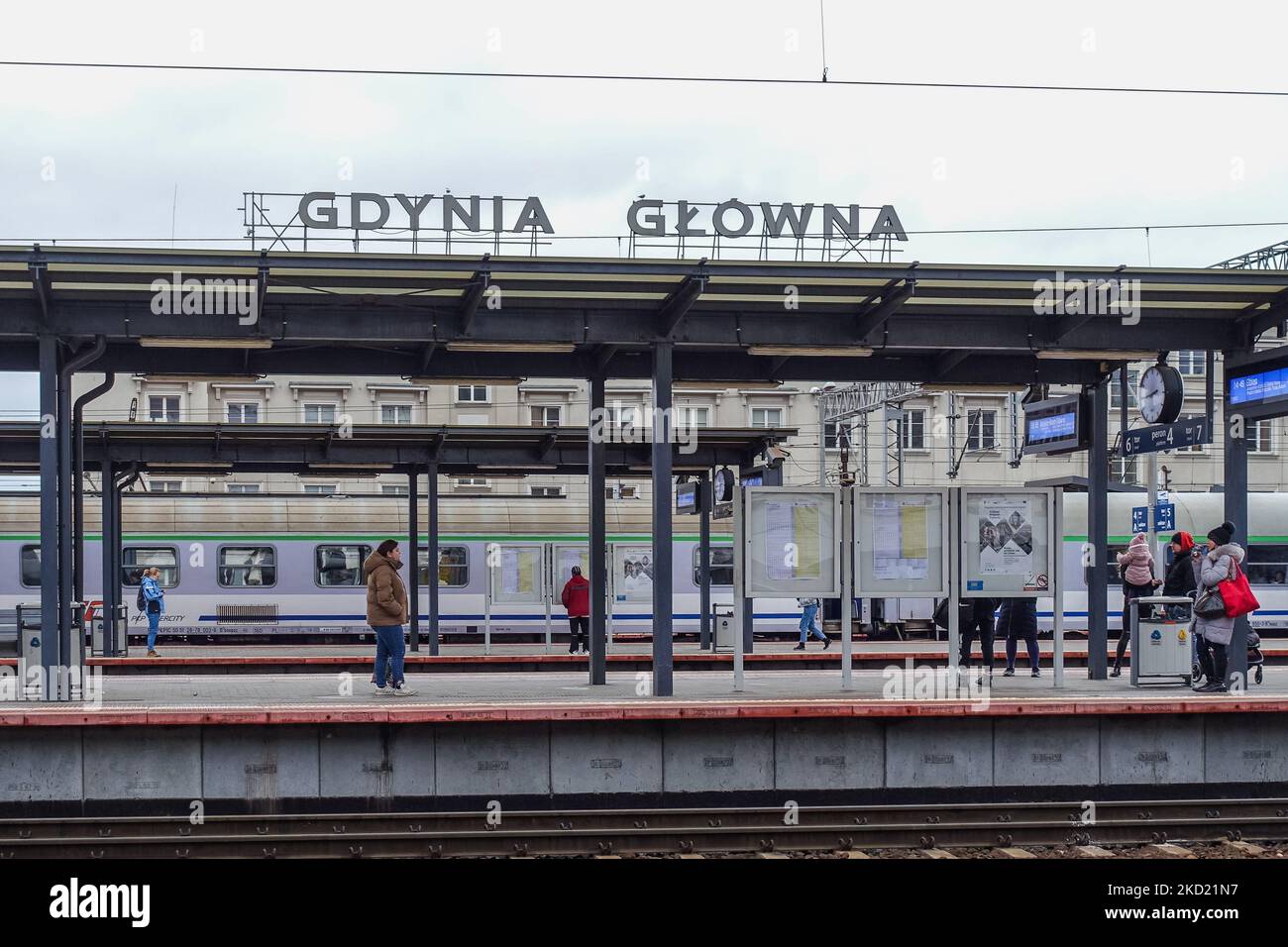 Gdynia glowna bahnsteig -Fotos und -Bildmaterial in hoher Auflösung – Alamy