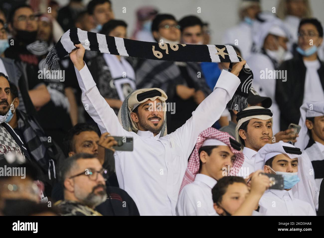 Ein Al Sadd-Fan feiert am 25. Februar 2022 im Jassim bin Hamad Stadium ...