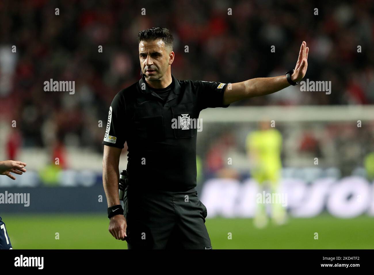 Schiedsrichter Manuel Rodrigues Oliveira ist am 11. März 2022 beim ...