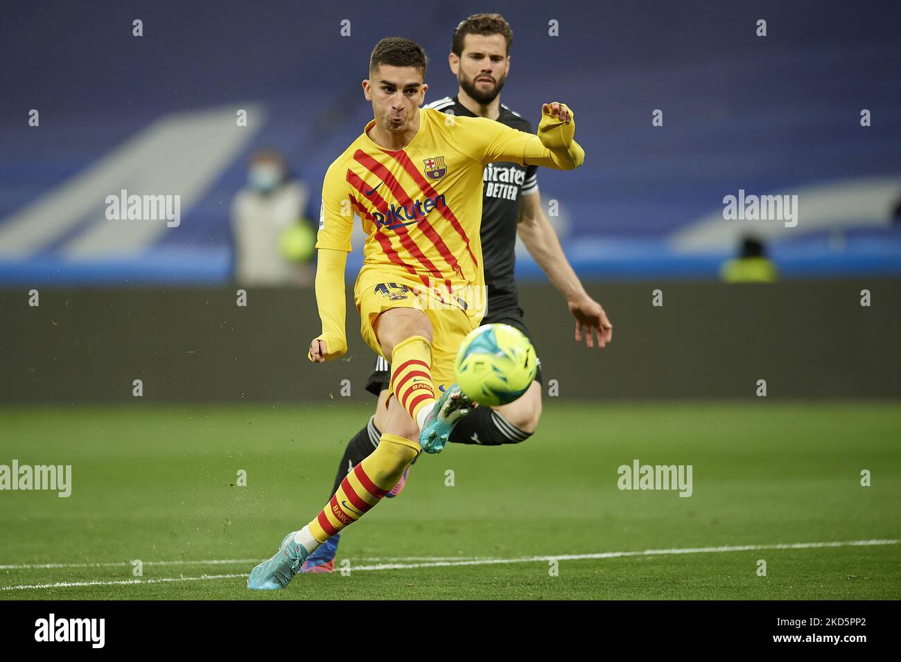 Ferran Torres aus Barcelona schießt beim La Liga Santander Spiel ...