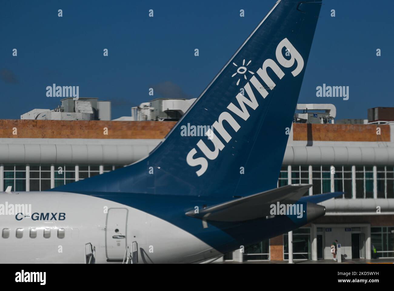 Sunwing airlines flugzeug -Fotos und -Bildmaterial in hoher Auflösung ...