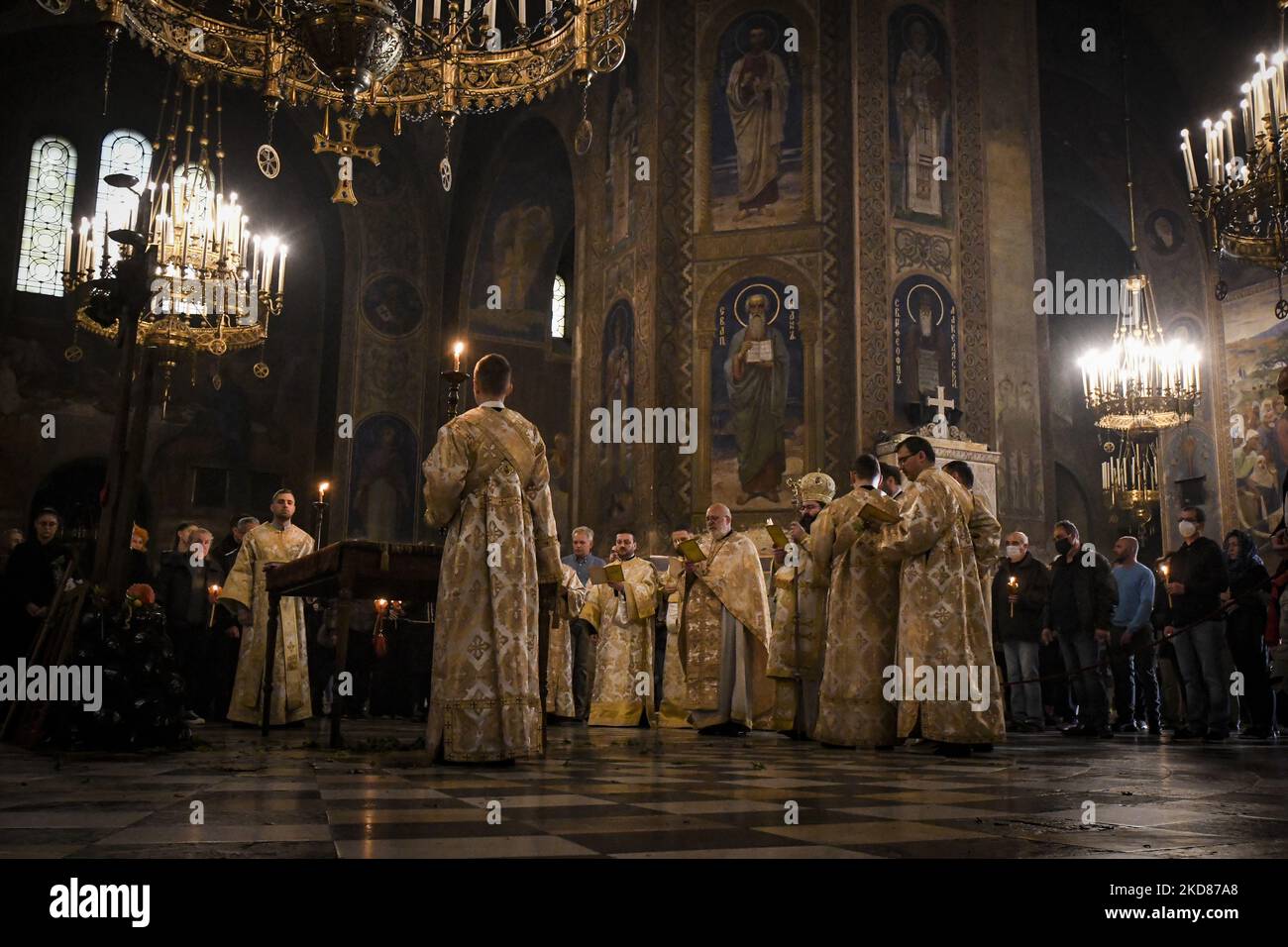 Am Karfreitag, dem Tag, an dem der Tod Jesu Christi durch die Kreuzigung gedenkt, besuchen die ...