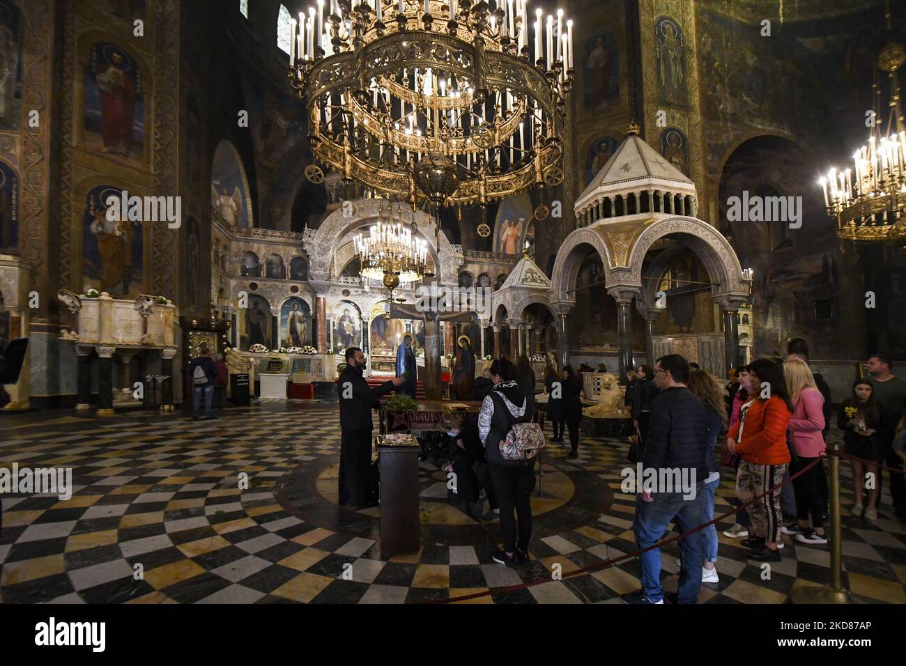 Am Karfreitag, dem Tag, an dem der Tod Jesu Christi durch die Kreuzigung gedenkt, besuchen die ...