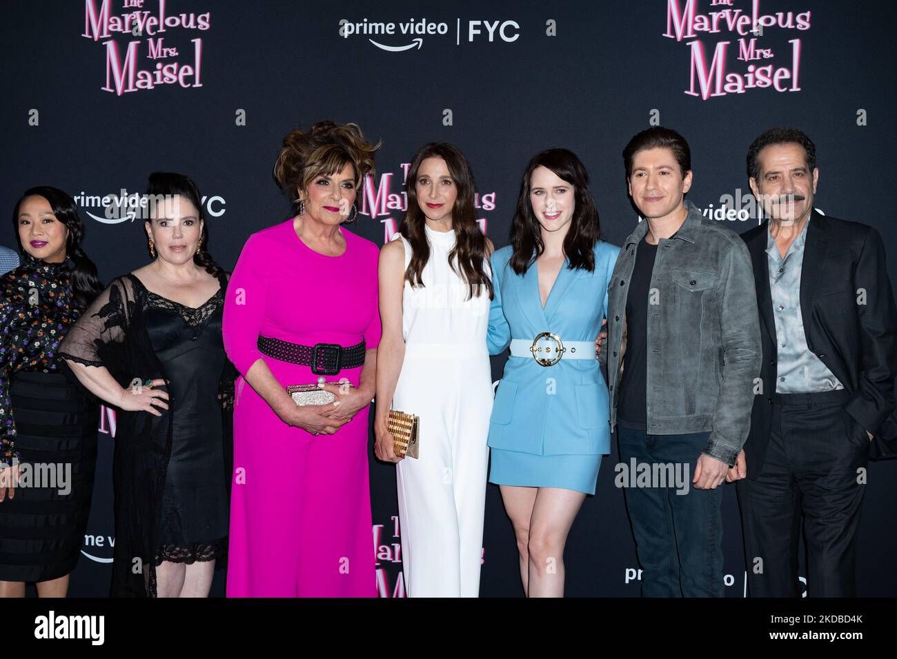 (L-R) Kevin Pollak, Stephanie Hsu, Alex Borstein, Caroline Aaron, Marin ...