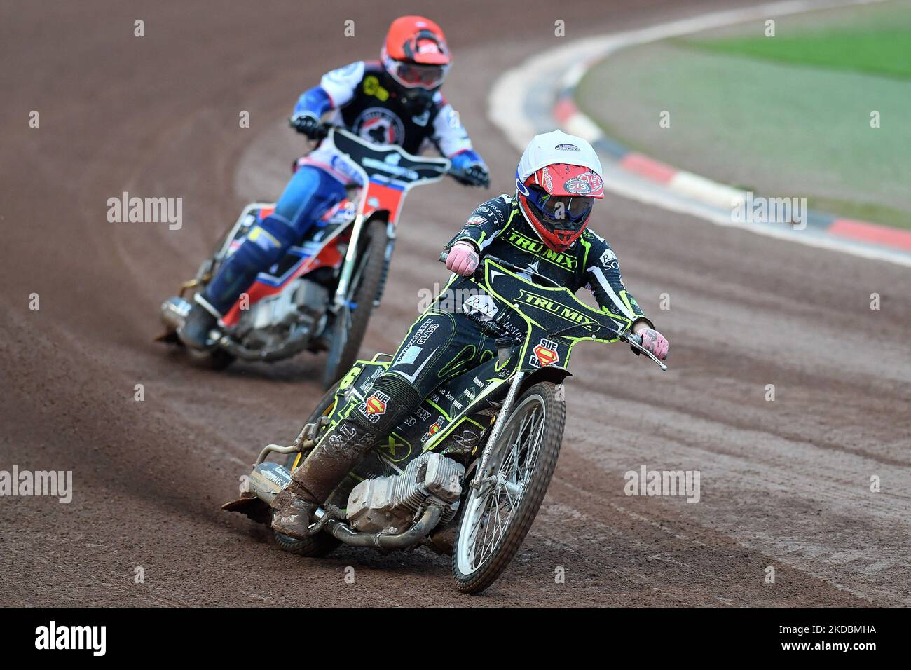 Ben Barker (Reserve) von Ipswich ‘TruMix’ Witches führt Zach Cook ...