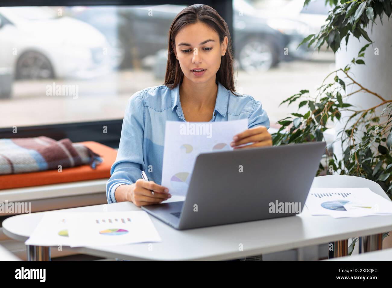 Moderne rechnung -Fotos und -Bildmaterial in hoher Auflösung – Alamy