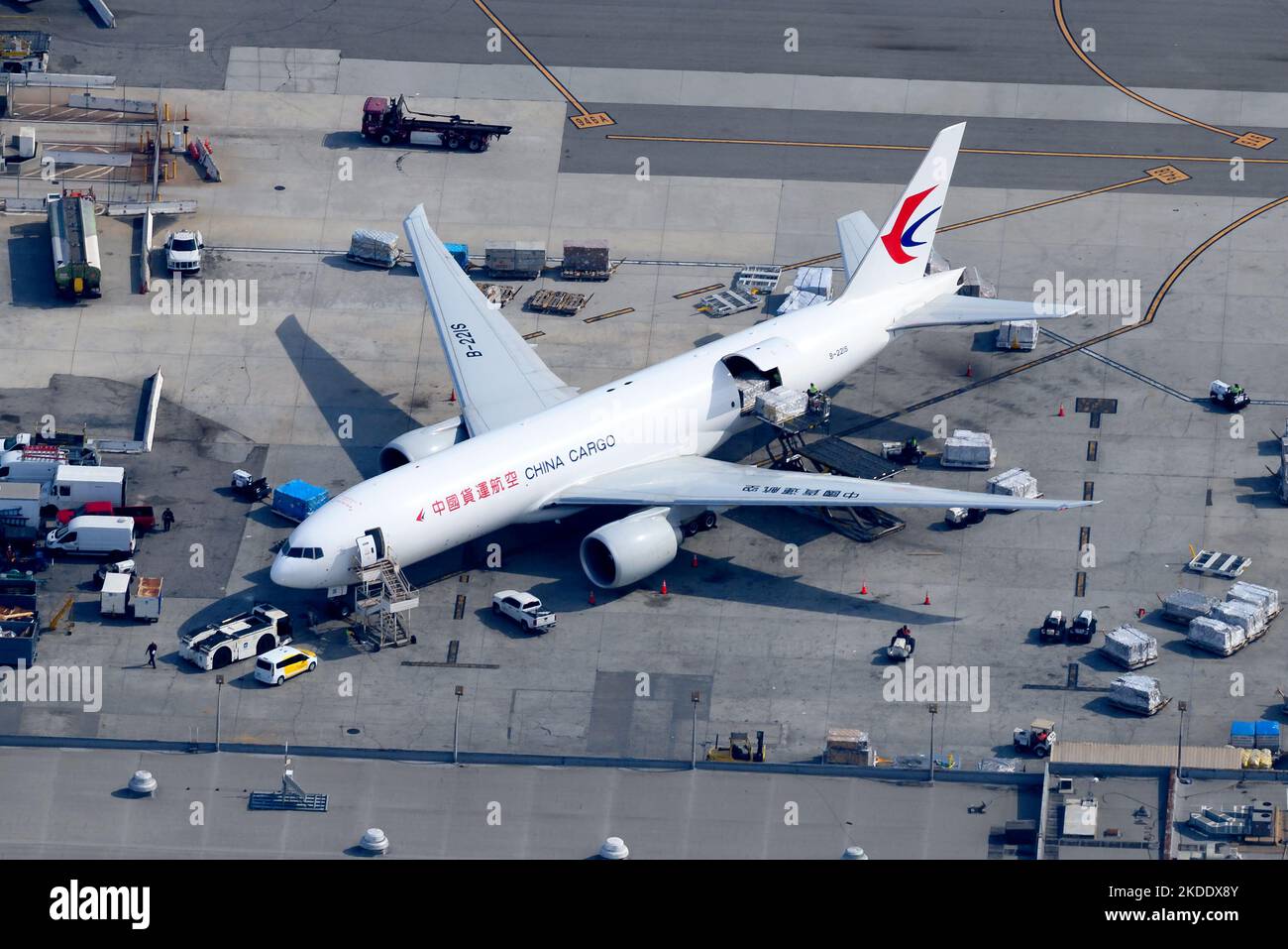 China Eastern Cargo Boeing 777F. Flugzeug 777 Frachter-Modell für den ...