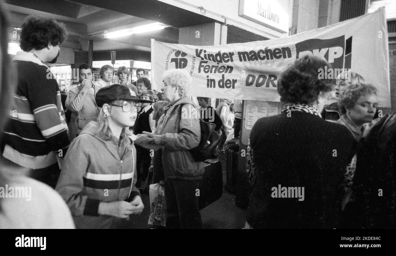 Die DKP-eigene Kinderorganisation Junge Pioniere schickt Kinder zur ...