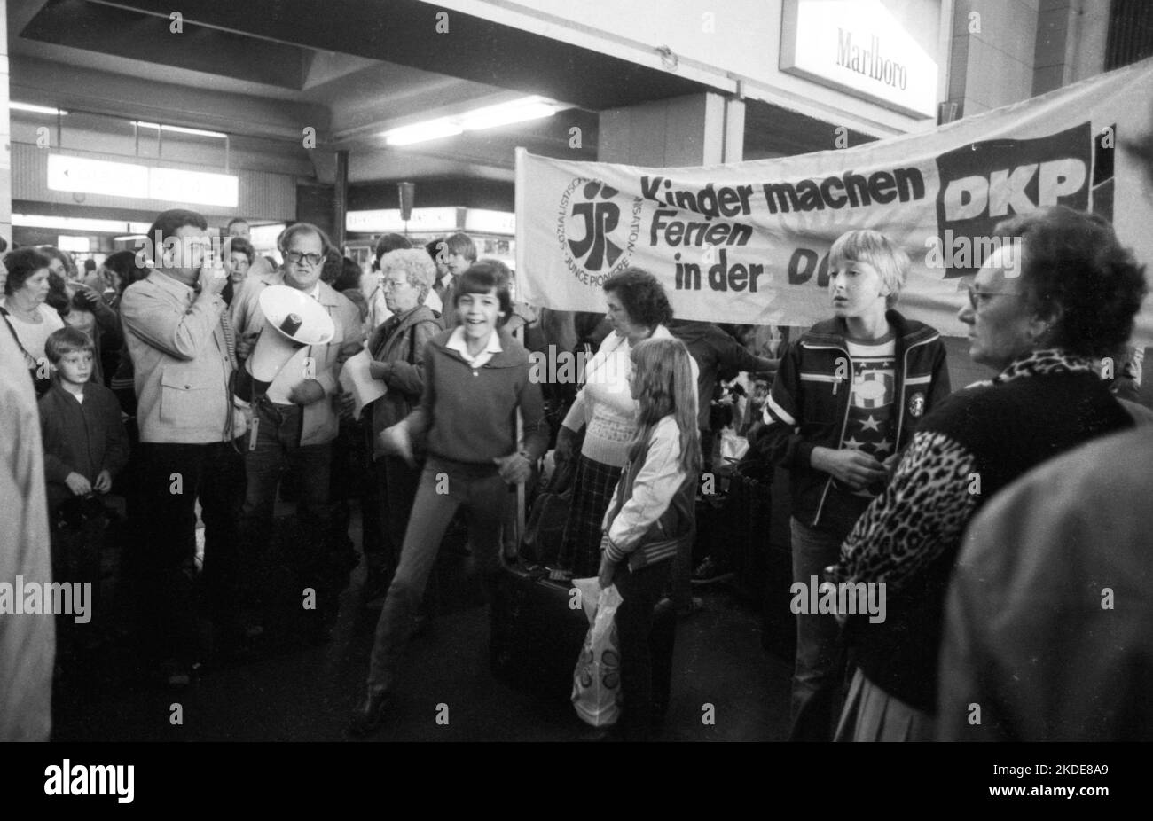 Die DKP-eigene Kinderorganisation Junge Pioniere schickt Kinder zur ...