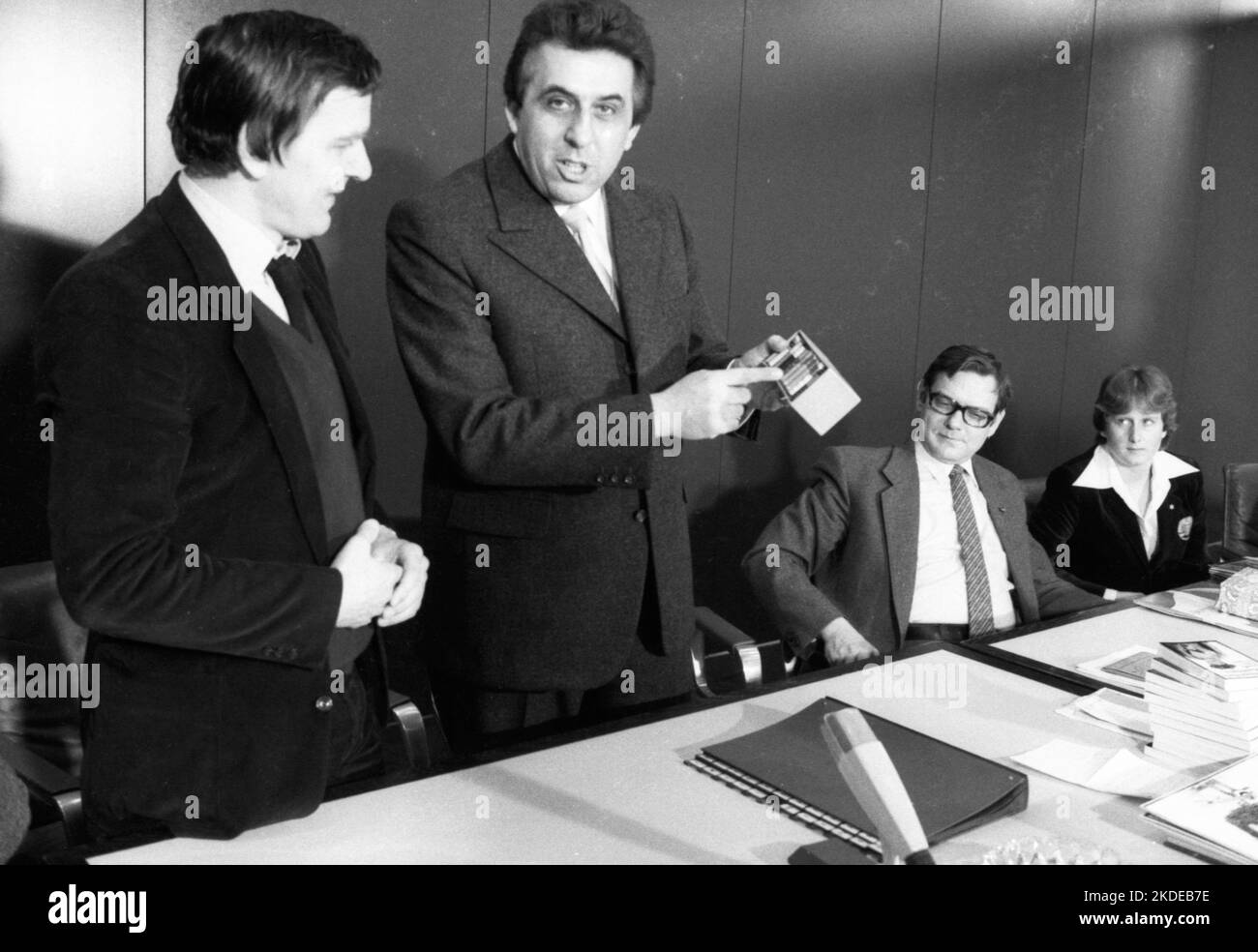 Egon krenz fdj -Fotos und -Bildmaterial in hoher Auflösung – Alamy Egon krenz fdj -Fotos und -Bildmaterial in hoher Auflösung – Alamy