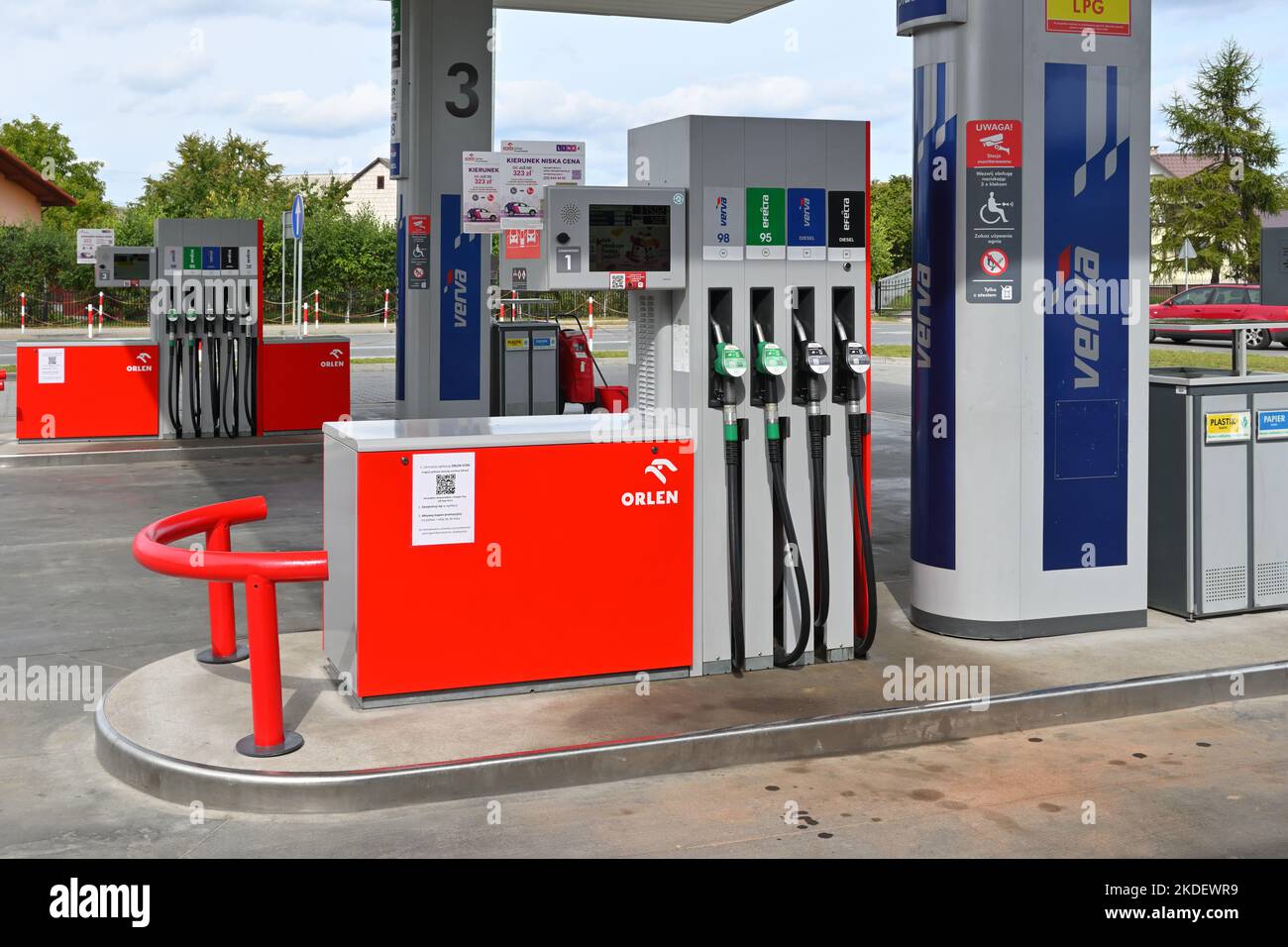 Annopol, Polen - 13. September 2022: Orlen-Tankstelle in Annopol. Die ...