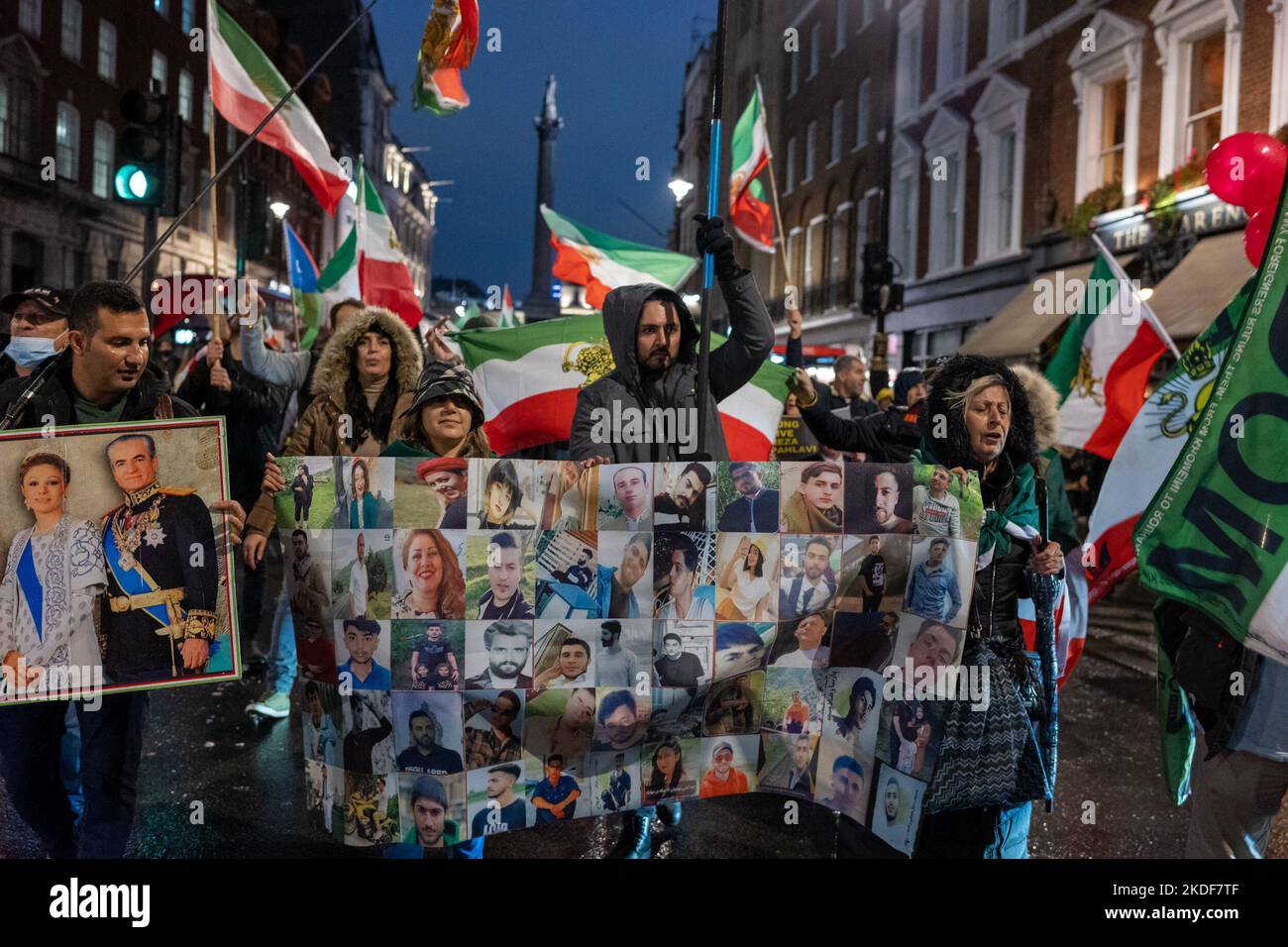 Die Proteste im Zentrum von London über den Tod von Mahsa Amini gingen ...
