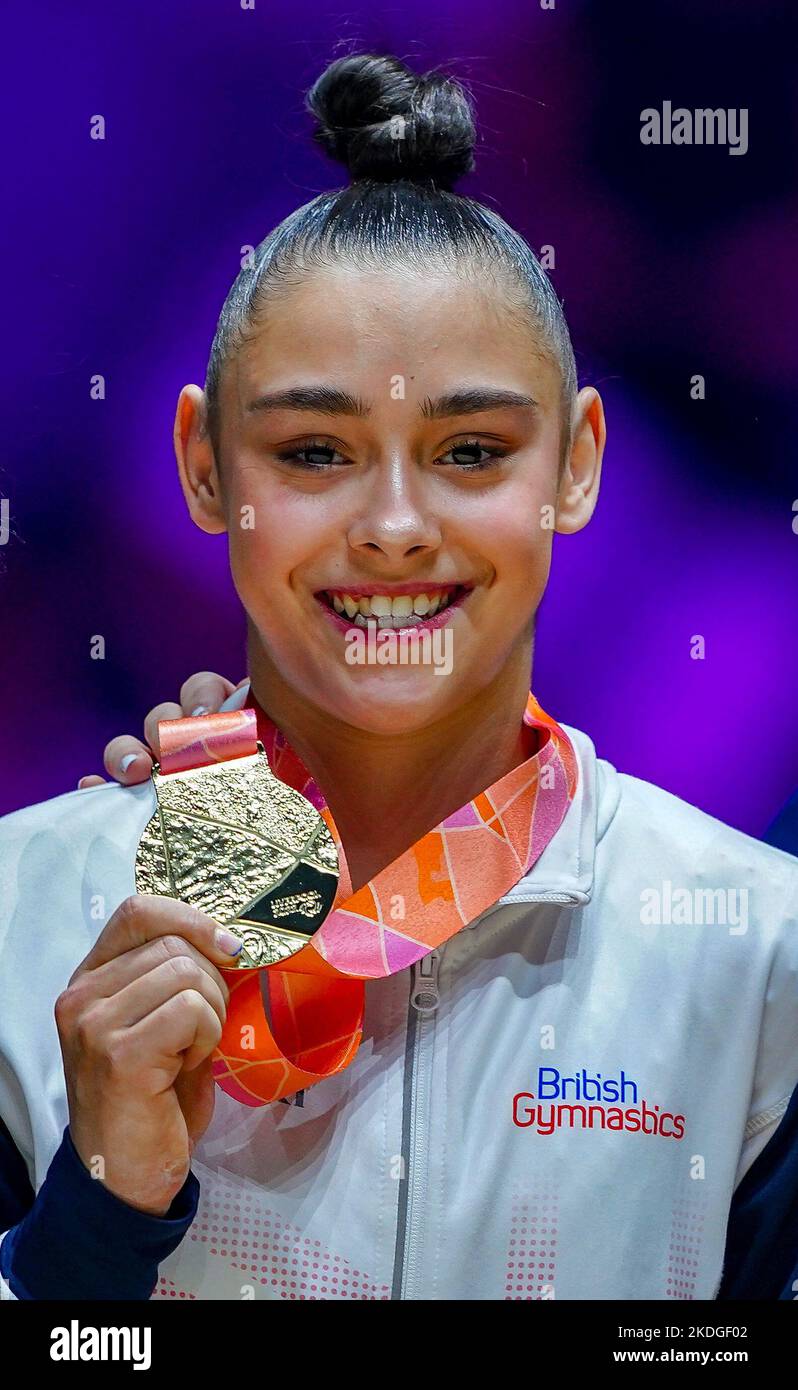 Jessica Gadirova und ihre Goldmedaille gewann sie im Bodenfinale am 9 ...