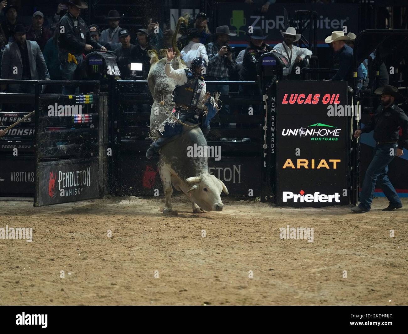 LAS VEGAS, NV - NOVEMBER 6: Chase Outlaw schieß bei einer 08-Sekunden ...