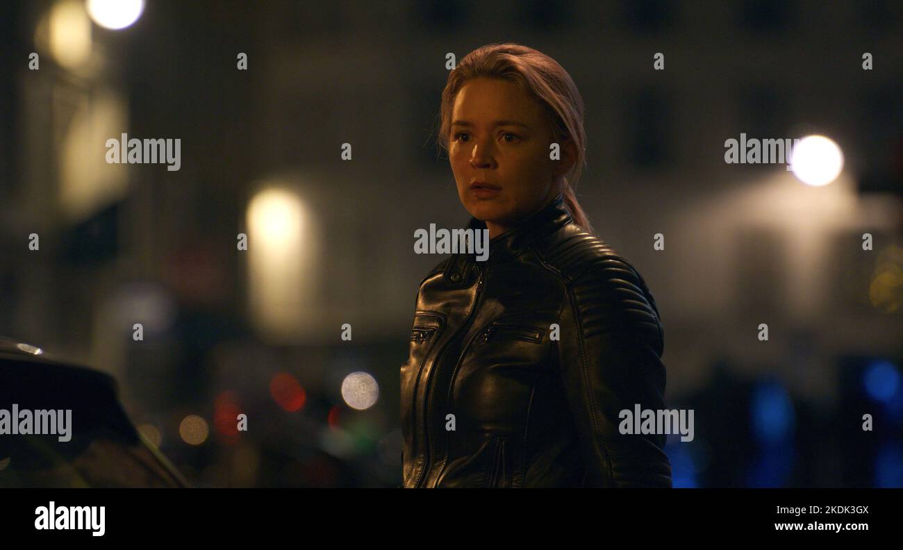 VIRGINIE EFIRA in PARIS MEMORIES (2022) -Originaltitel: REVOIR PARIS ...