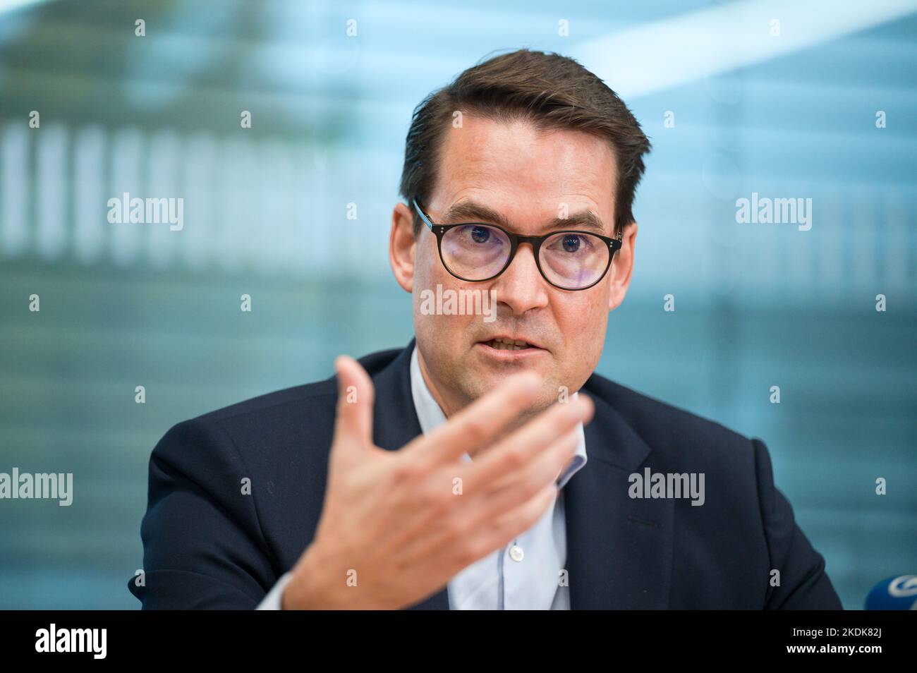 07. November 2022, Saarland, Saarbrücken: ZF-Vorstandsmitglied Stephan ...