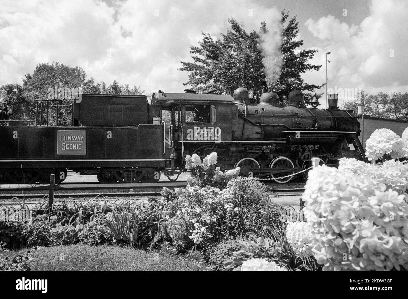 Eine alte Dampflokomotive am Bahnhof Conway Scenic Railroad in North ...