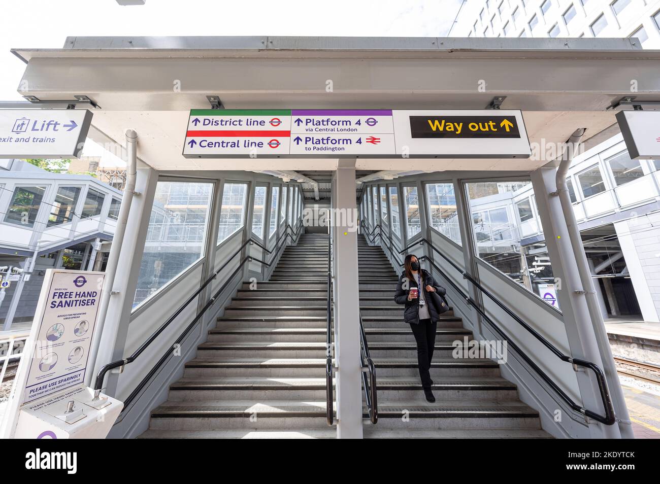 U bahn zug in south ealing station -Fotos und -Bildmaterial in hoher ...