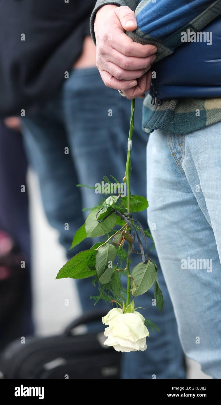 09. November 2022, Sachsen-Anhalt, Dessau-Roßlau: Ein Teilnehmer einer ...