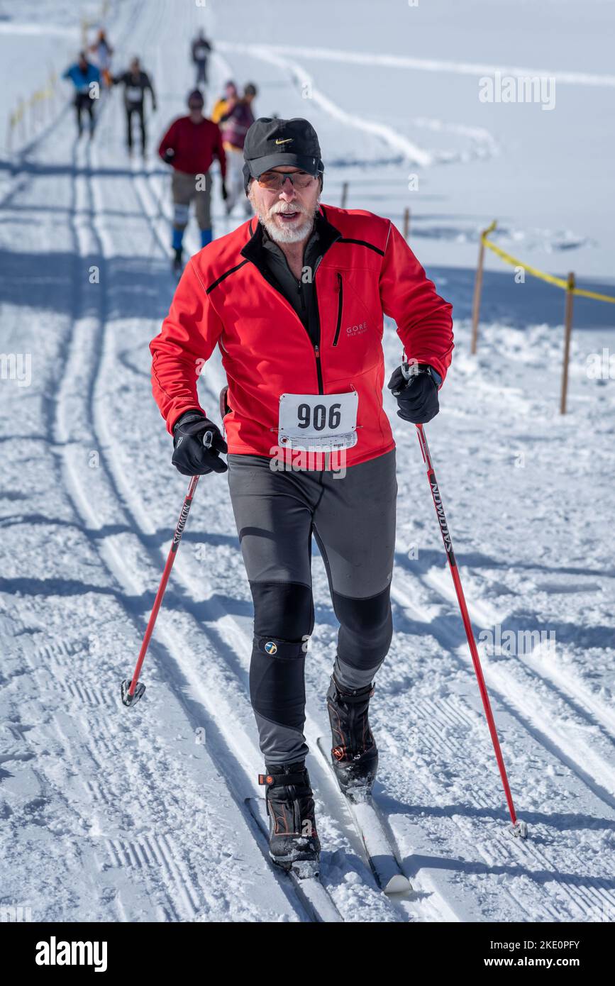 Ein älterer Mann auf Langlaufskiern nimmt am Chama Chile Ski Classic ...
