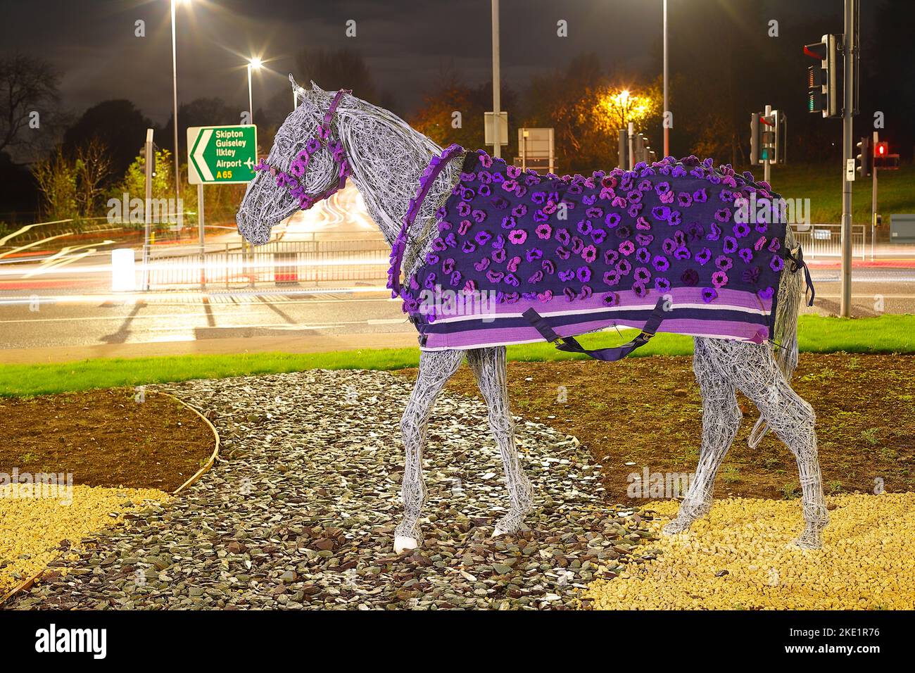 Die Pferdeskulptur in Horsforth in Leeds wurde von Murphy's Army Purple ...