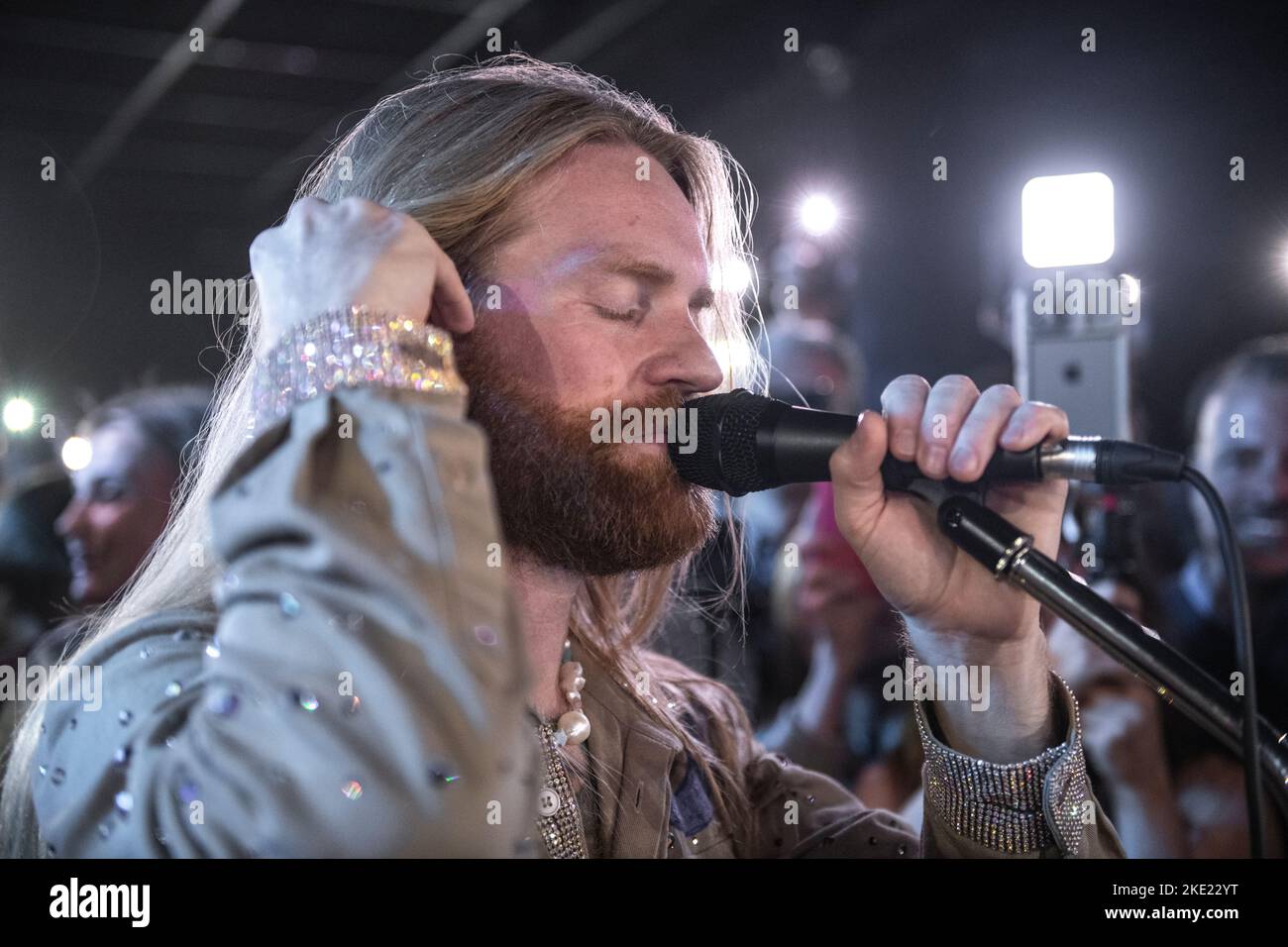 Sam Ryder beim Auftritt in La 2 de Apolo, Barcelona 8. November 2022 ...