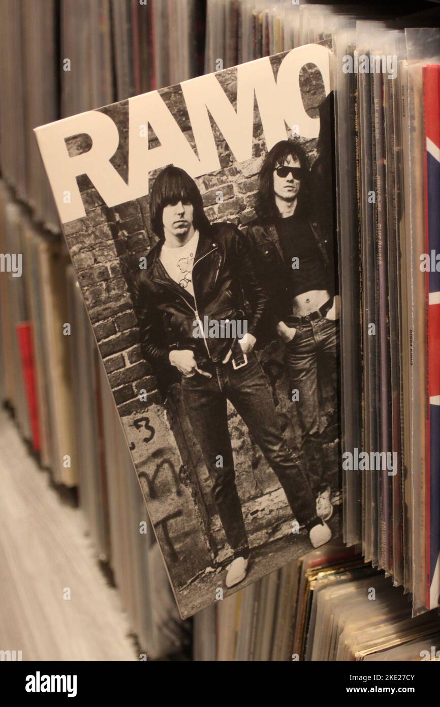 Punk lps -Fotos und -Bildmaterial in hoher Auflösung – Alamy