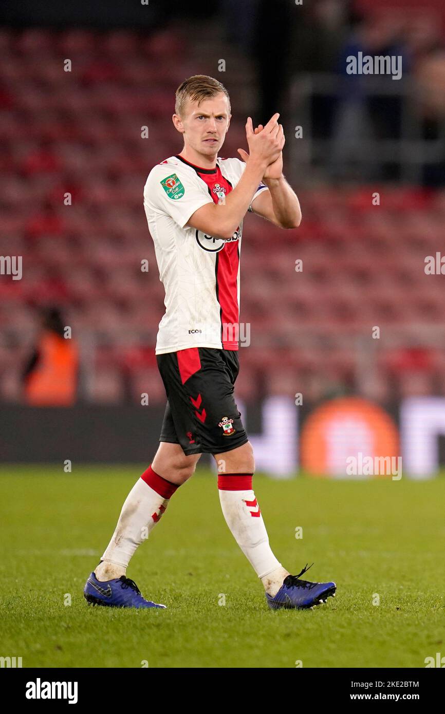 James ward-Prowse von Southampton begrüßt die Fans nach dem dritten ...