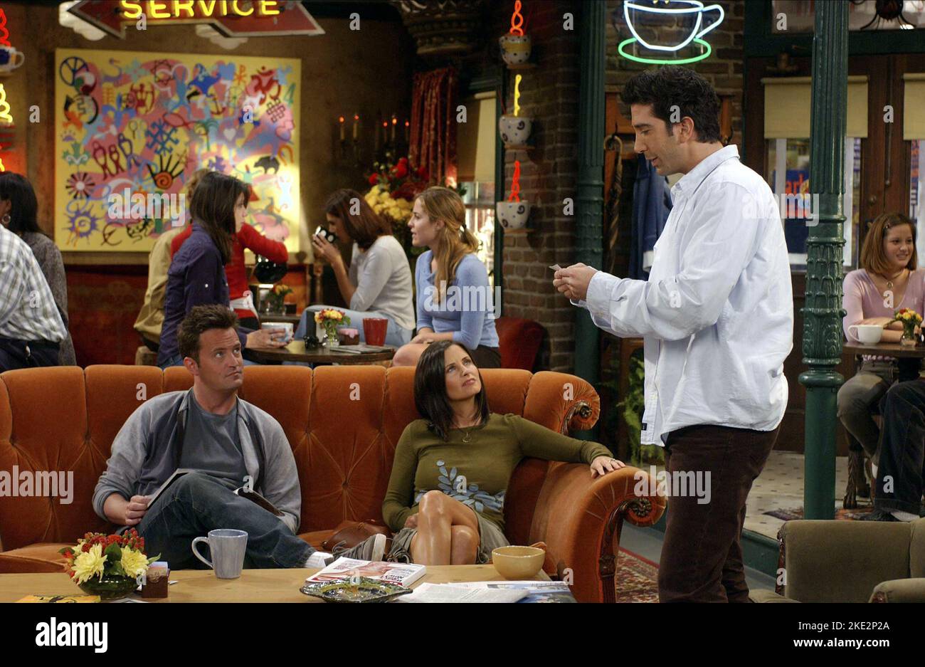 Matthew perry and courteney cox -Fotos und -Bildmaterial in hoher ...