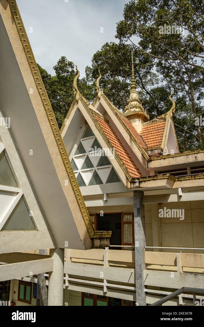 Dieses Museum im schönen Khmer-Stil aus der Sangkum-Ära befindet sich in Tra Vinh, Vietnam und ...