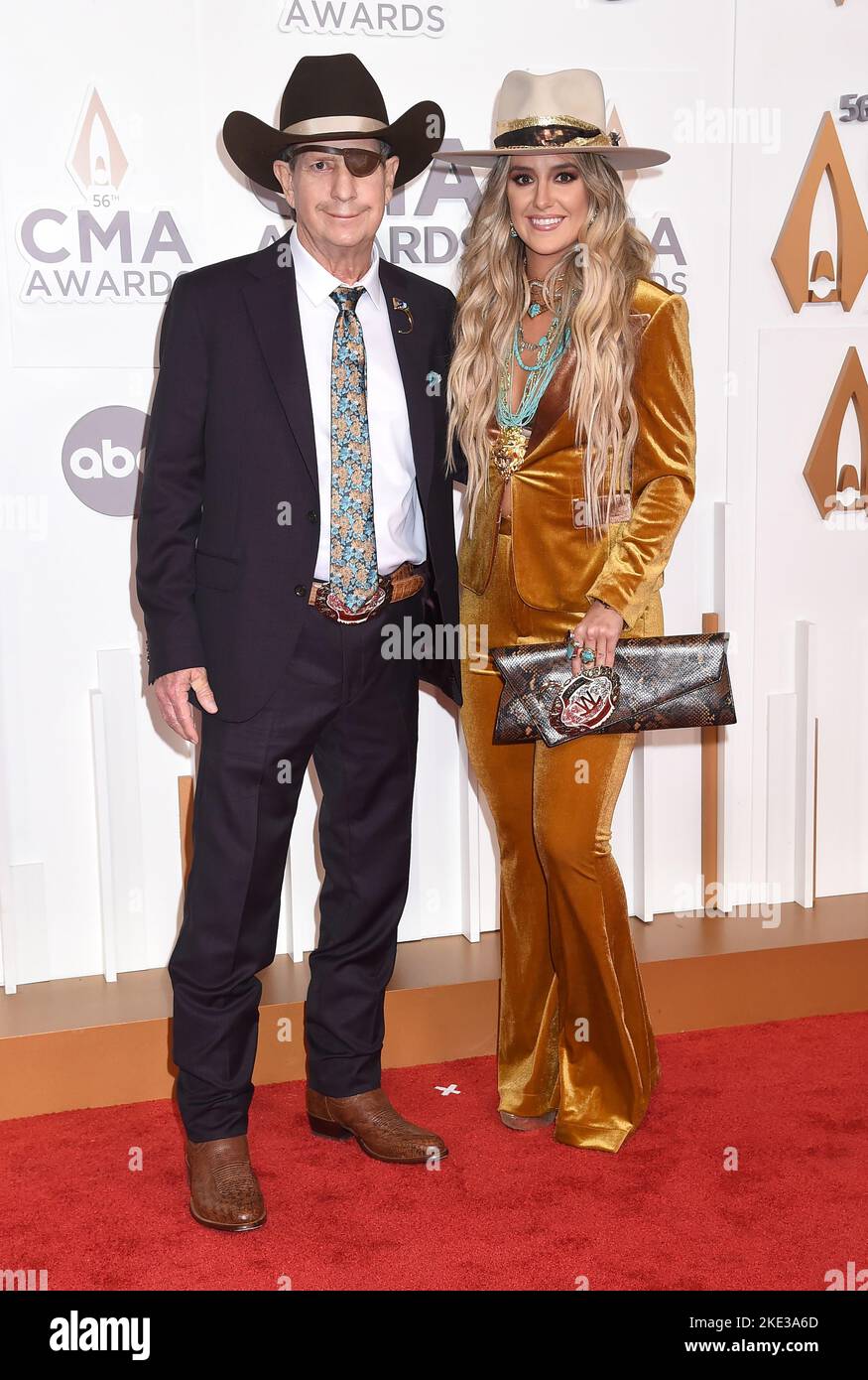 Lainey Wilson und Papa Brian Wilson kommen bei den Annual Country Music ...