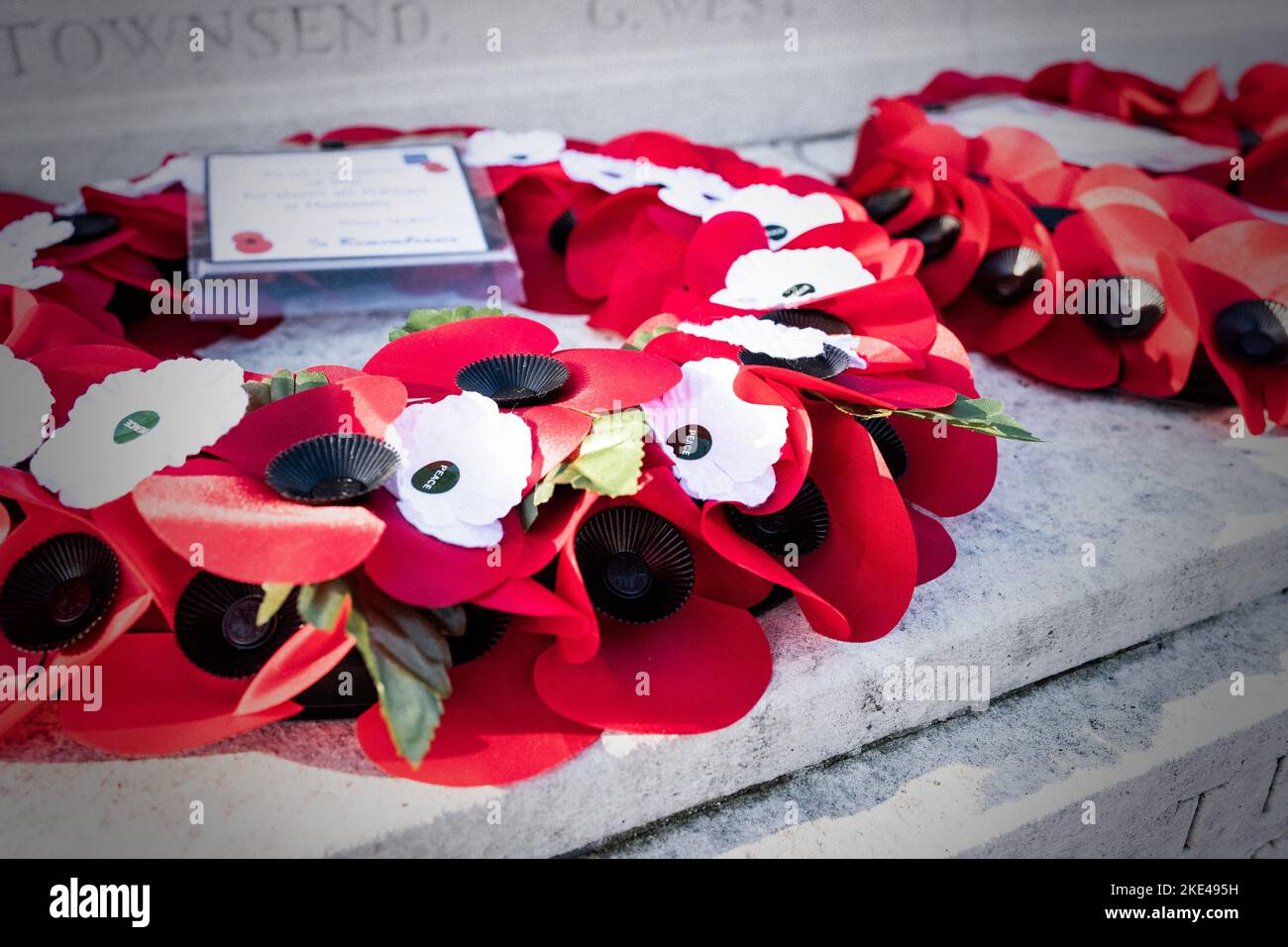 Lila mohnkranz -Fotos und -Bildmaterial in hoher Auflösung – Alamy