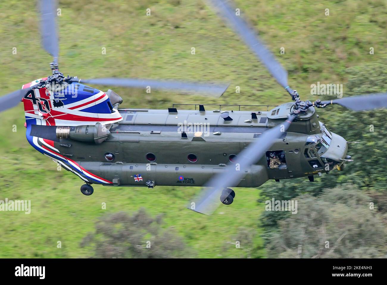 Chinook low level training -Fotos und -Bildmaterial in hoher Auflösung ...
