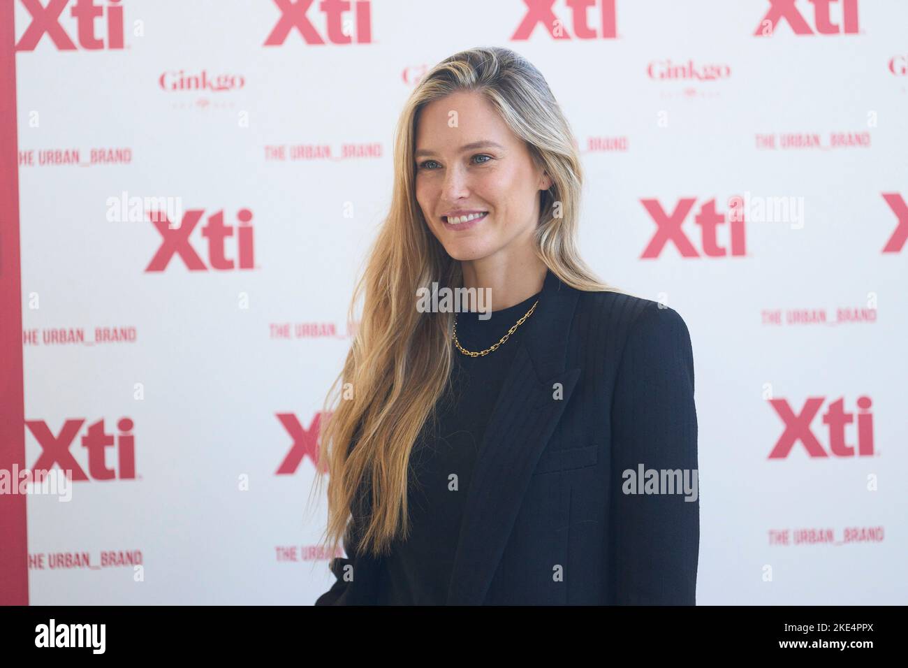 10. November 2022, Madrid, Madrid, Spanien: Bar Refaeli stellt sich als neue XTi-Botschafterin ...