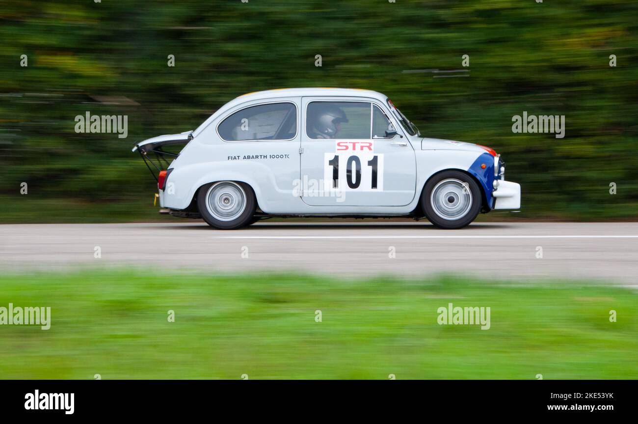 PESARO - ITALIEN - OTT 09 - 2022 : Rallye der Oldtimer fiat 600 ABARTH ...