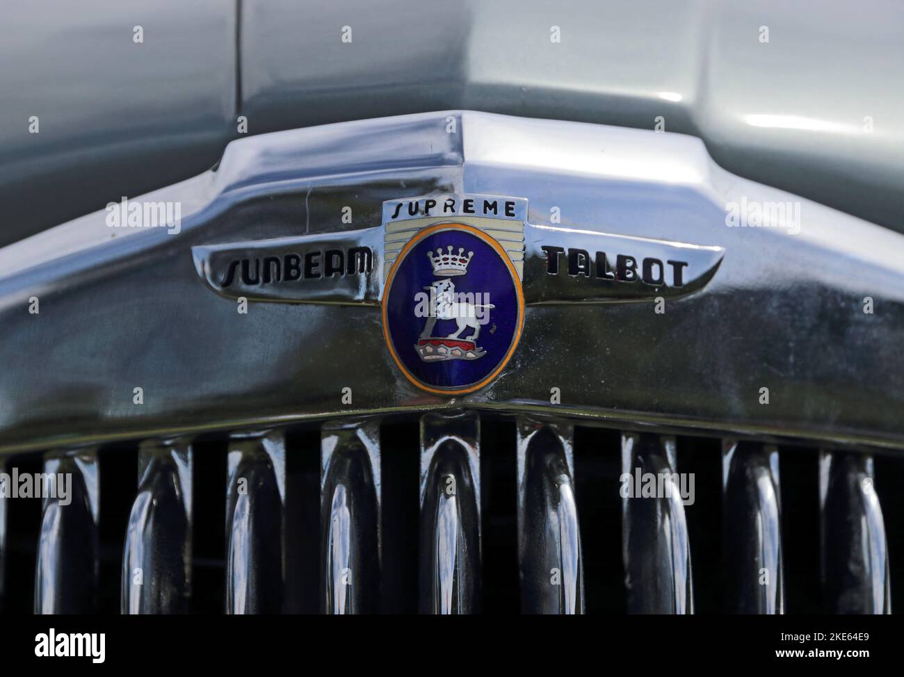 Supreme logo -Fotos und -Bildmaterial in hoher Auflösung – Alamy